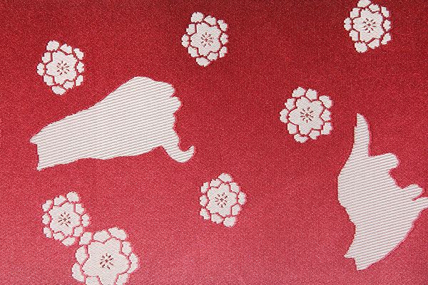 赤色地　ネコ　桜←適応バスト→フリーサイズ色赤種類半幅帯フォーマル度＊＊予約状況　簡単に結べる半幅帯の変更オプションです。カジュアルな用途向けの帯です。着物に合わせてお好きな帯をお選びください。レンタル着物とセットでご注文ください。販売では...