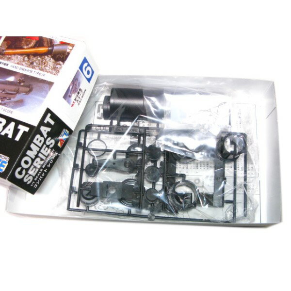 マイクロエース (ARII/アリイ) 1/1 スケール プラモデル M16のキャリングハンドルへ装着するタイプの スコープです 対応メーカー等は正直？ですが、 加工等は必要になるかと思います 一応レンズにはなっていますが、 実用性は？？　で...