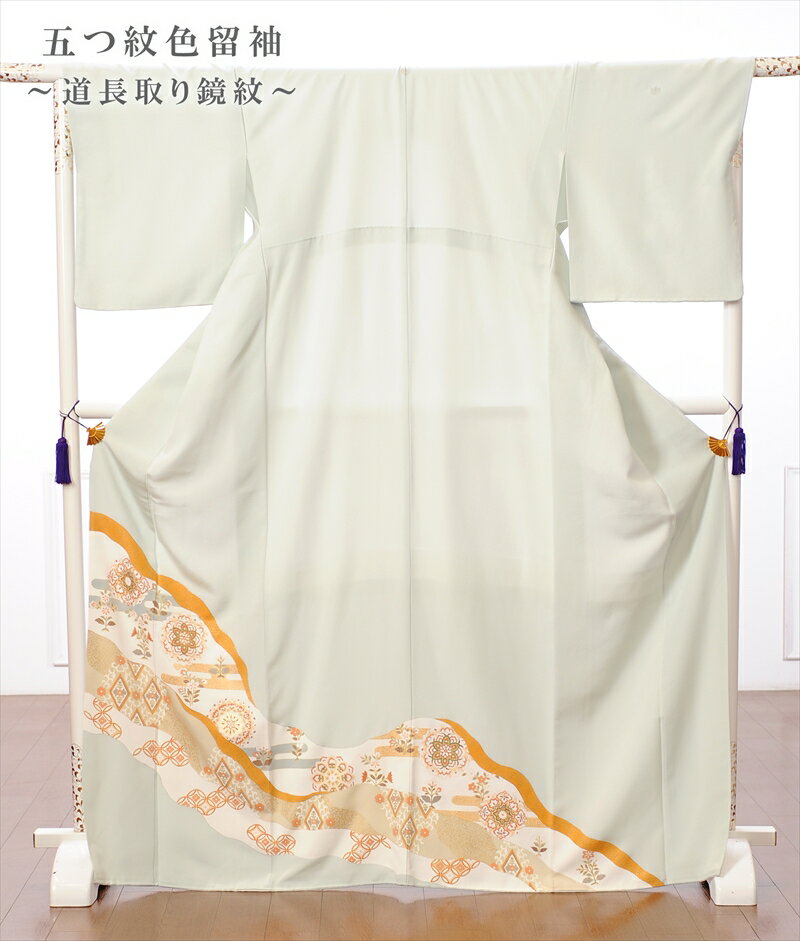 30代〜50代向きの柄です 表地・・・正絹 裏地・・・比翼仕立て合繊 洋服サイズ・・・13号位まで 身長・・・149cm〜170cm位まで 裄・・・68cm 身丈・・・167cm 袖丈・・・49cm 前幅・・・24.5cm　後幅・・・30c...