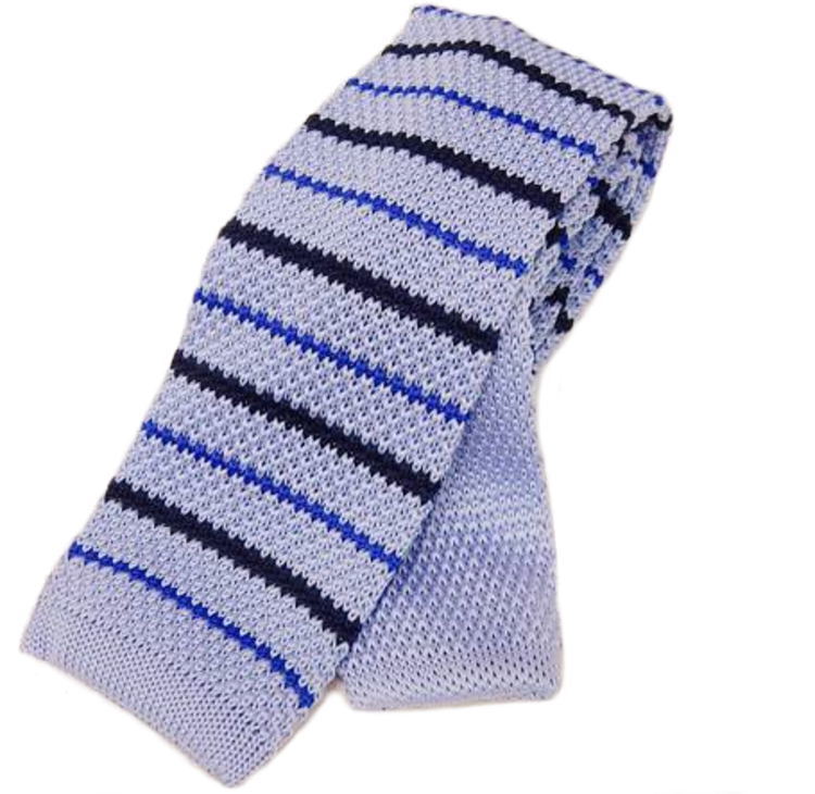 Knit Tie 家庭で洗濯できます 商品詳細 内容 スタイリッシュニットタイ 色 サックス地×紺×青 柄 ボーダー 編込み（鹿の子） 素材 ポリエステル100％ サイズ・仕様 剣先6cm　　長さ約143cm 中央部裏：テープ補強