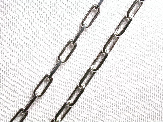 素材：Silver925(SV925、STERLING SILVER)重さ：約9.8g(50cmの重さ)幅：約3.0mm小豆チェーンのコマを長めにした長あずきチェーンの2面カットです。かっこいいデザインで、男性向けの精錬された綺麗目のかっこ...