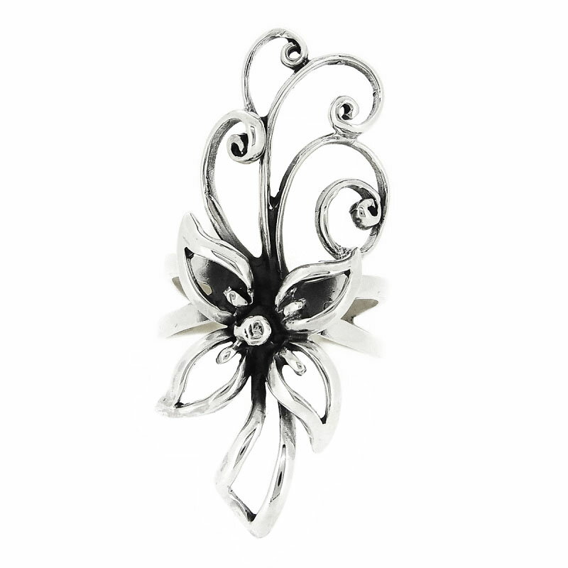 植物モチーフの大き目の指輪です。 レディース向けデザインになります。 素材：Silver925 (SV925、STERLING SILVER) 最大幅約40mm 重さ約5.6g(平均) サイズ(フリーサイズ) 11.5号15号植物モチーフの...
