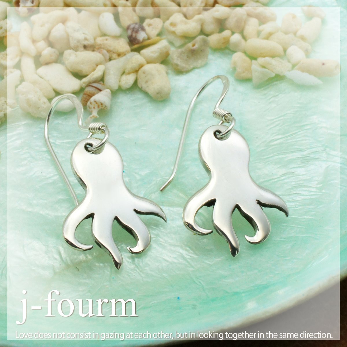 海外ではデビルフィッシュと恐れられていることもある、タコのシルエットをモチーフにしたフックピアスです。 耳元でゆらゆら揺れる蛸をお楽しみください。 デザイン違いはこちら 素材：Silver925（シルバー925、STERLING SILVE...