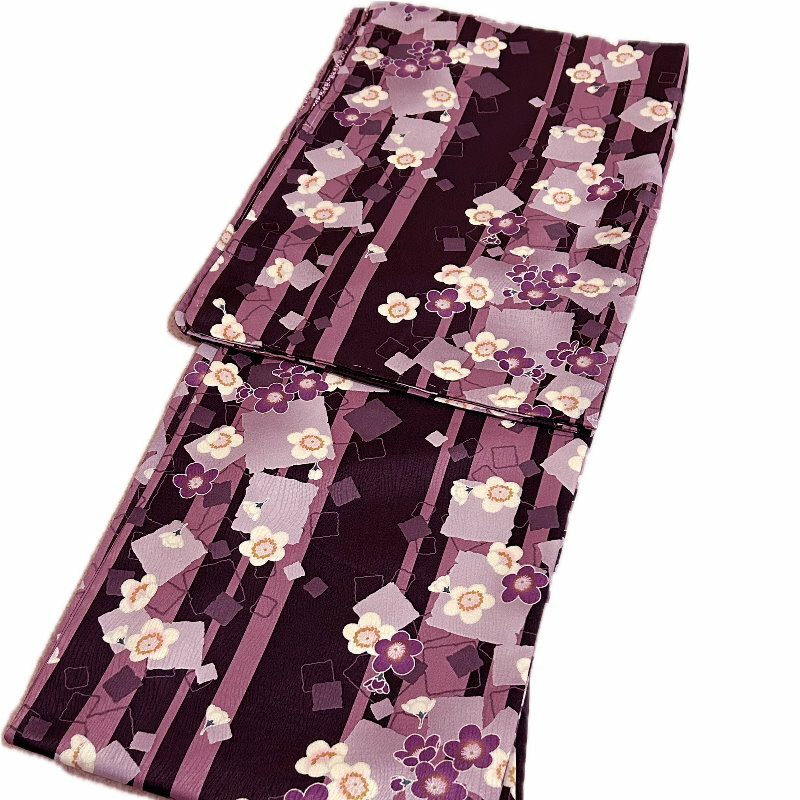 一枚あると便利なご自宅で手軽に洗って頂ける素材で出来ている袷のプレタ着物です。 【色　柄】パープル地にパープル系の梅の花柄。八掛けはお洒落な赤紫色のぼかしに風車のような柄。 【素　材】ポリエステル100％ 【サイズ】L　身丈163センチ　裄...