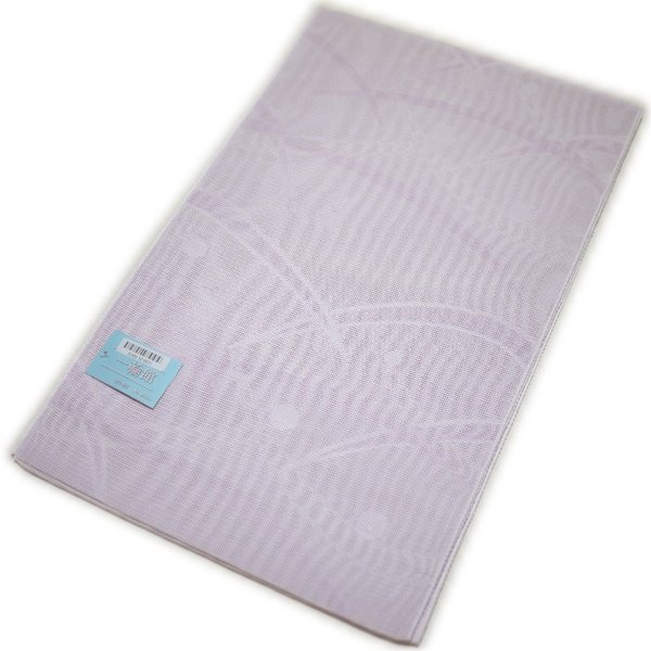 紗紬の八寸なごや帯です。 仕立済みですので、すぐに使って頂けます。 【色　柄】薄いピンク色地に露芝柄。 【素　材】ポリエステル100％ 【サイズ】幅：約30センチ、長さ：約360センチ