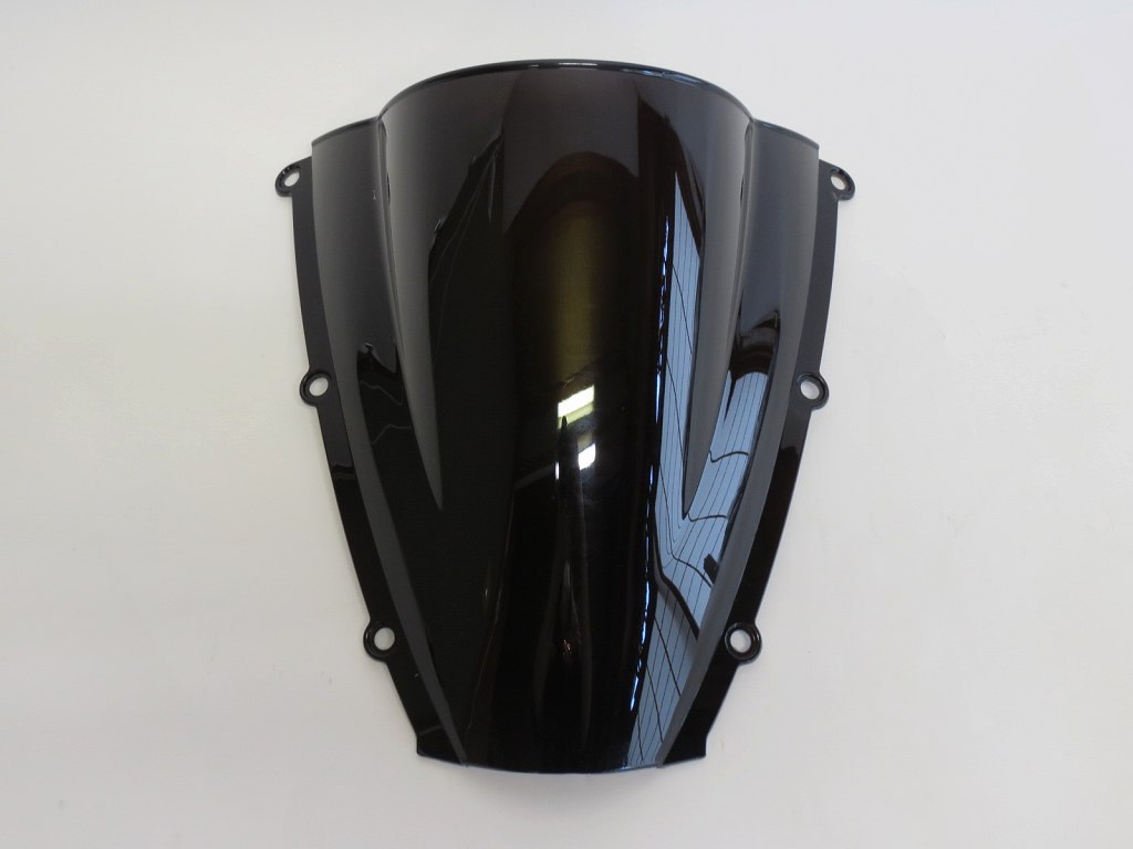 材質：ポリカーボネイト 商品内容：スクリーン（取付ボルトの同梱は無し。） 社外品です。 商品クオリティは画像でご判断ください。 取扱説明書等は付属いたしておりませんので、取付けはバイクショップや整備士など、 装着できる熟練した方が作業してく...