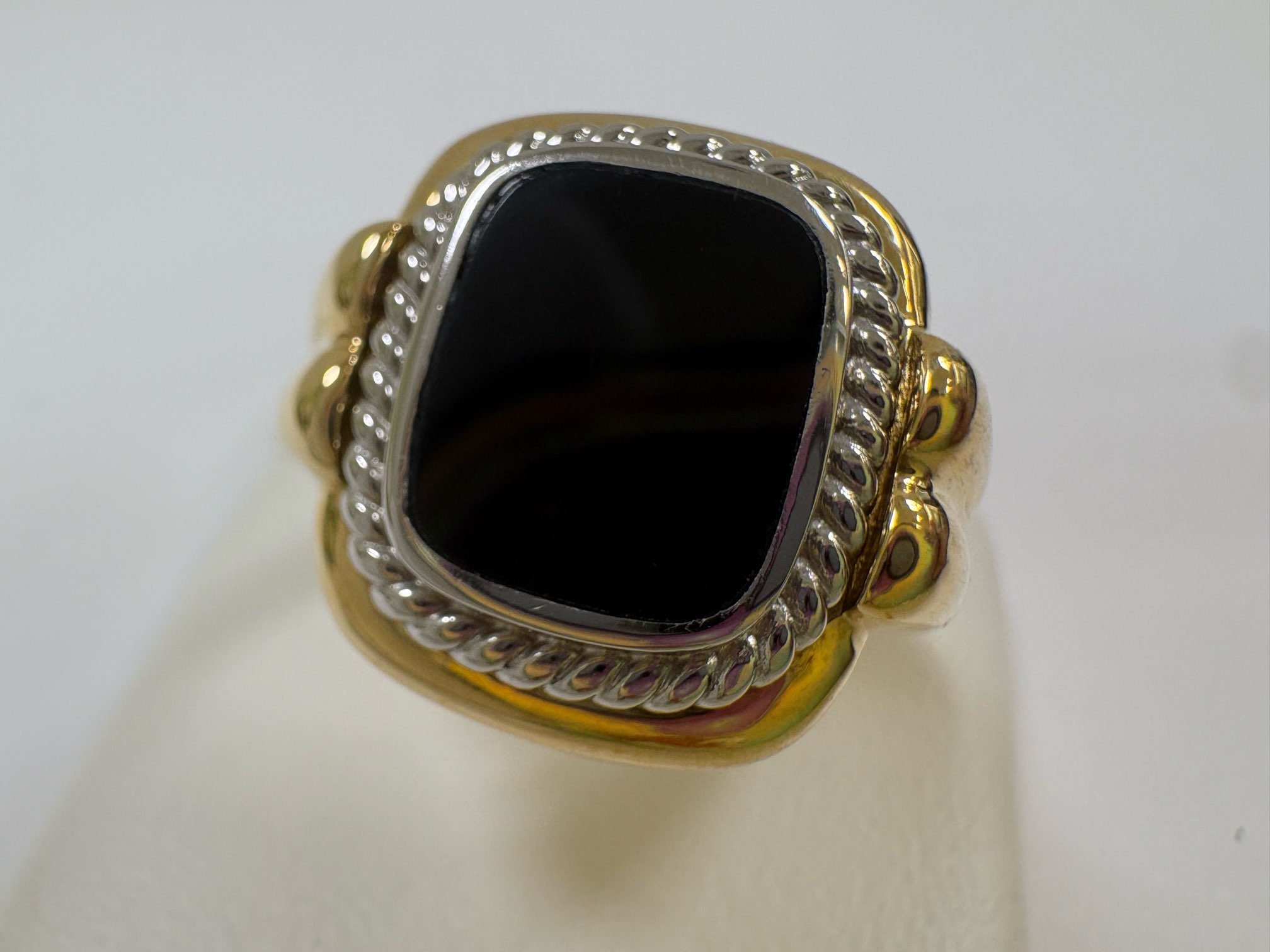 商品名 ノンブランドジュエリー オニキスリング K18YG K18イエローゴールド Pt900 プラチナ900 【中古】 【リング】 【送料無料】 材質 K18イエローゴールド/プラチナ900 商品状態 中古A品 サイズ 18号 重量 13...