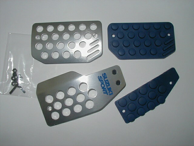 MR31S/MR41S、ハスラー、CVT車用のスズキ純正アルミペダルセット。 アクセントがきいて足元の雰囲気がスポーティーになります。 機能性も抜群でペダルを踏み込んだ時の感触も上々。 スズキ純正部品なので安心の品質。(スズキスポーツ) 取...