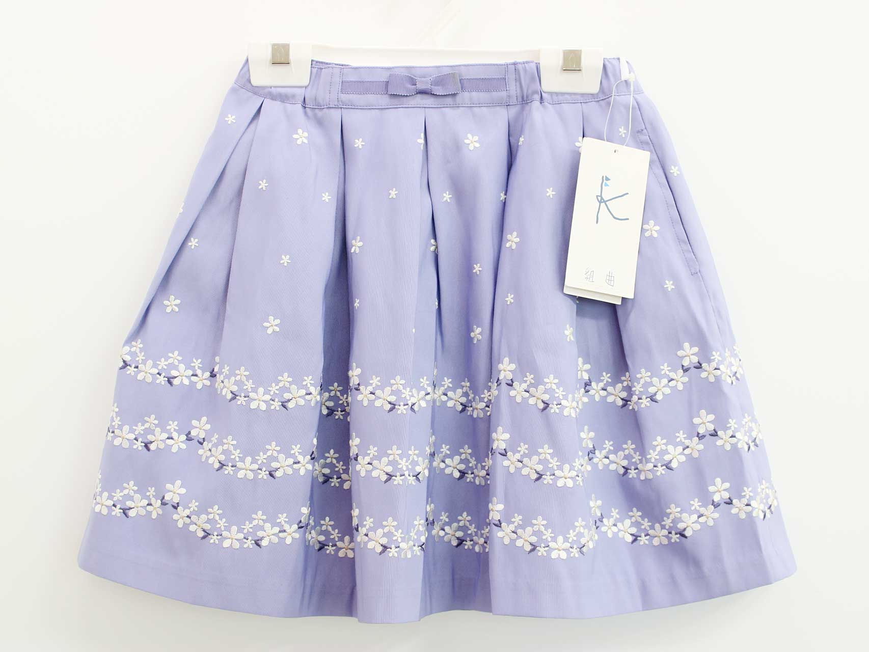 サイズ 110-120cm 素材 ポリエステル100% 色 紫、白 汚れ、ダメージ等 ウエスト表リボン部分と、ウエスト内側背面部分に薄い汚れがありますが目立つものではありません。 使用感ランク S 性別 女の子 その他 ウエスト背面ゴム、ア...