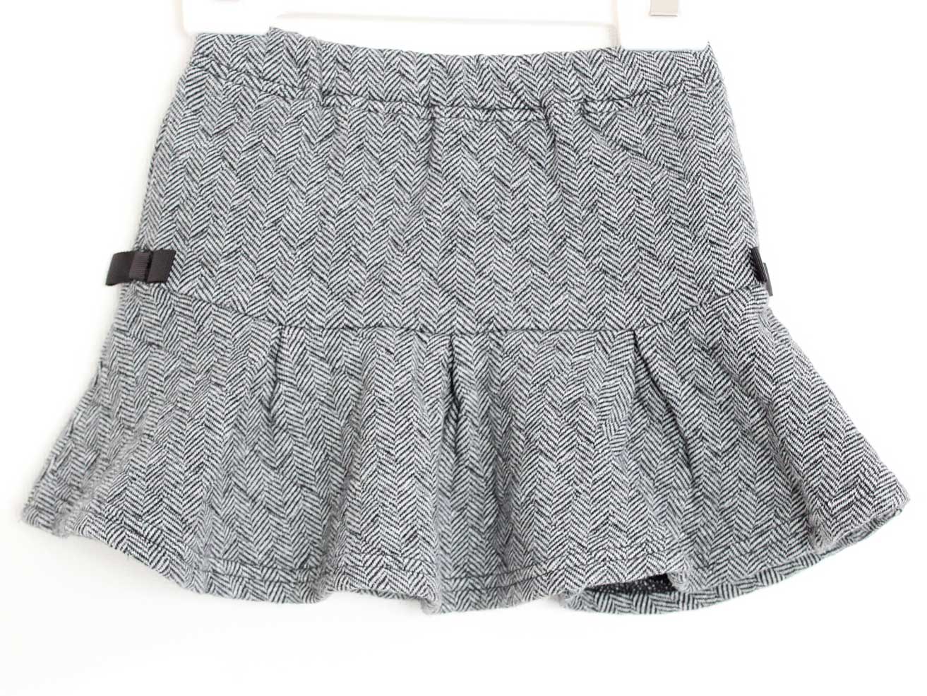 サイズ 100cm 素材 綿55％、ポリエステル45％ 色 黒、白 汚れ、ダメージ等 汚れ、色褪せなどありません 使用感ランク A 性別 女の子 その他 ウエストゴム 左右ポケット 裏地あり ＊使用感ランクは、Cを除き、あくまでも使用感のみ...