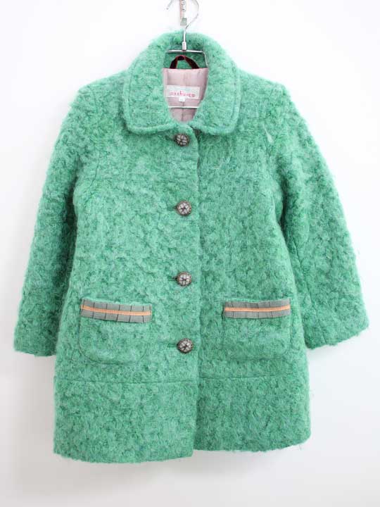 サイズ 120cm 素材 アクリル57％、毛35％、ナイロン8％ 裏地・中綿：ポリ100％ 色 緑 汚れ、ダメージ等 汚れや色褪せはありません 使用感ランク A 性別 女の子 その他 着丈約60cm ＊使用感ランクは、Cを除き、あくまでも使...