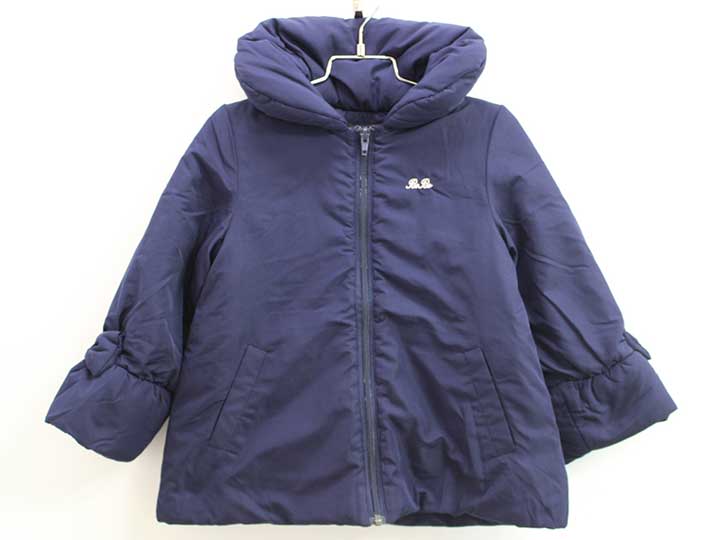 サイズ 110cm 素材 表・裏地・中綿：ポリ100％ 色 紺 汚れ、ダメージ等 袖口汚れ、正面中央下に軽い汚れ、右袖両面に引掛けがありますが、他問題ありません 使用感ランク AB 性別 女の子 その他 特にありません ＊使用感ランクは、C...