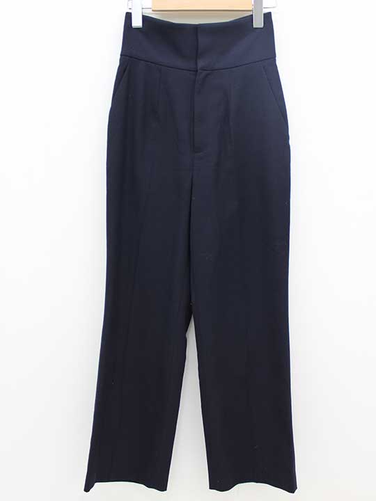 サイズ サイズ表記　0 ウエスト平置き約30cm　股上約 30cm　股下約 64cm　裾幅約 23cm 　 素材 本体　ポリエステル　68％　レーヨン　26％　毛　6％裏地　ポリエステル　100％ 色 ネイビー/紺 汚れ、ダメージ等 写真の...