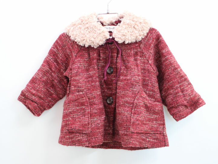 サイズ 90cm 素材 ポリエステル47％・アクリル38％・毛15％裏地：ポリエステル 色 赤 汚れ、ダメージ等 汚れ、色褪せなし 使用感ランク A 性別 女の子 その他 着丈約37cmティペット取り外し可定価税込10,780円 ＊使用感ラ...