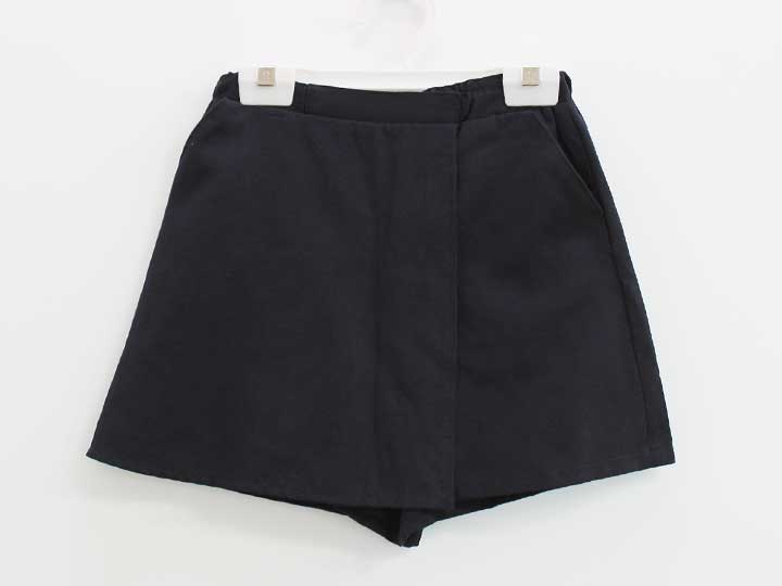 サイズ 120cm 素材 毛100％ 色 濃紺 汚れ、ダメージ等 汚れ、色褪せなし 使用感ランク A 性別 女の子 その他 ウエストゴム、開閉しません ＊使用感ランクは、Cを除き、あくまでも使用感のみ表すランクで、汚れ等は別欄で記載しており...