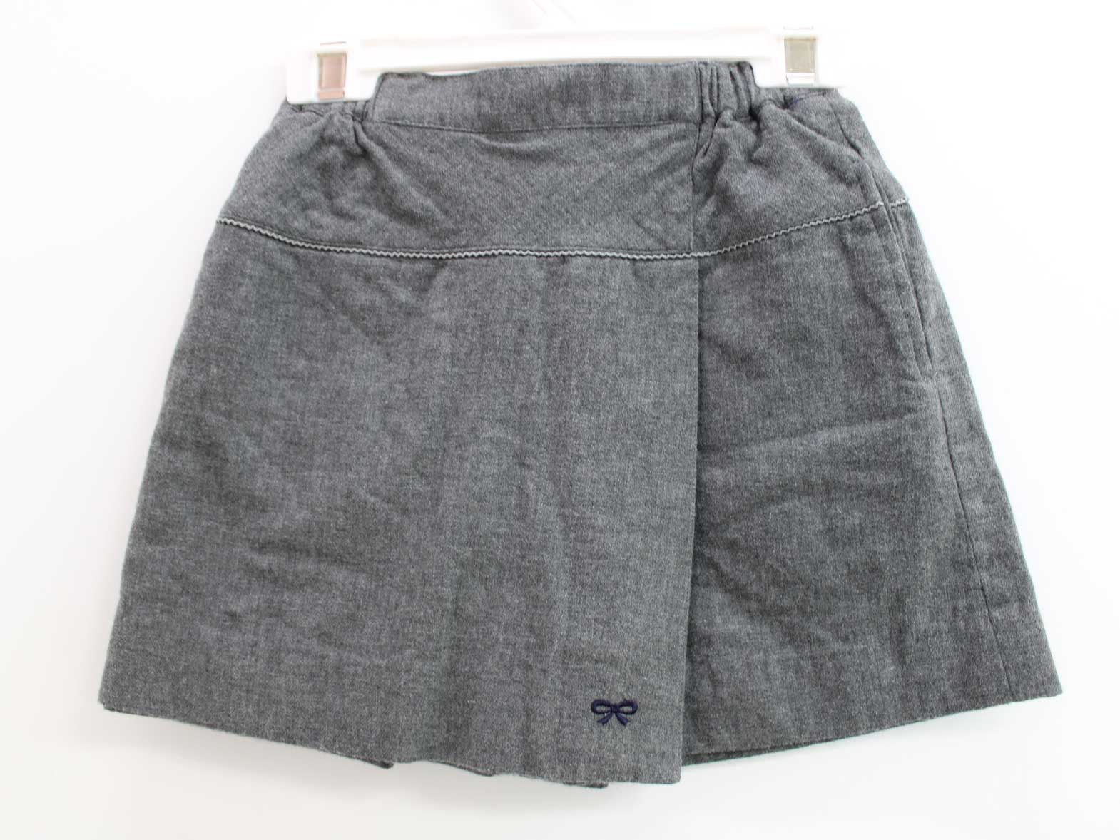 サイズ 100cm 素材 綿100％ 色 グレー 汚れ、ダメージ等 全体的に軽い毛羽立ちがありますが、目立つものではありません 使用感ランク AB 性別 女の子 その他 総丈：約30cm、股下：約7.5cm ウエスト背面ゴムで前は開閉しませ...