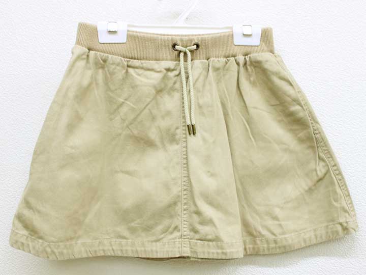 サイズ 140cm 素材 綿100％ 色 ベージュ 汚れ、ダメージ等 汚れ、色あせはありません 使用感ランク A 性別 女の子 その他 ウエスト総ゴム両サイドポケット付き ＊使用感ランクは、Cを除き、あくまでも使用感のみ表すランクで、汚れ等...