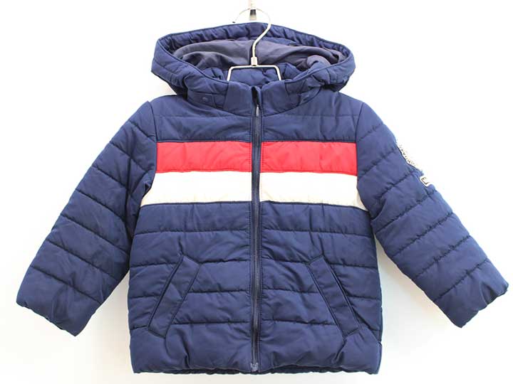 サイズ 90cm 素材 表裏、中綿全て:ポリエステル100% 色 紺、赤、白 汚れ、ダメージ等 汚れ、色褪せありません 使用感ランク A 性別 男女兼用できるデザインだと思います その他 フード取り外し可能 ＊使用感ランクは、Cを除き、あく...