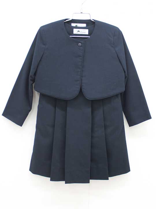 サイズ 110cm 素材 表：ポリ64％、レーヨン34％、ポリウレタン2％ 裏：ポリ100％ 色 濃紺 汚れ、ダメージ等 汚れ、色褪せありません 使用感ランク A 性別 女児 その他 【ボレロ】首元からの着丈：約25.5cm、袖丈：約38c...