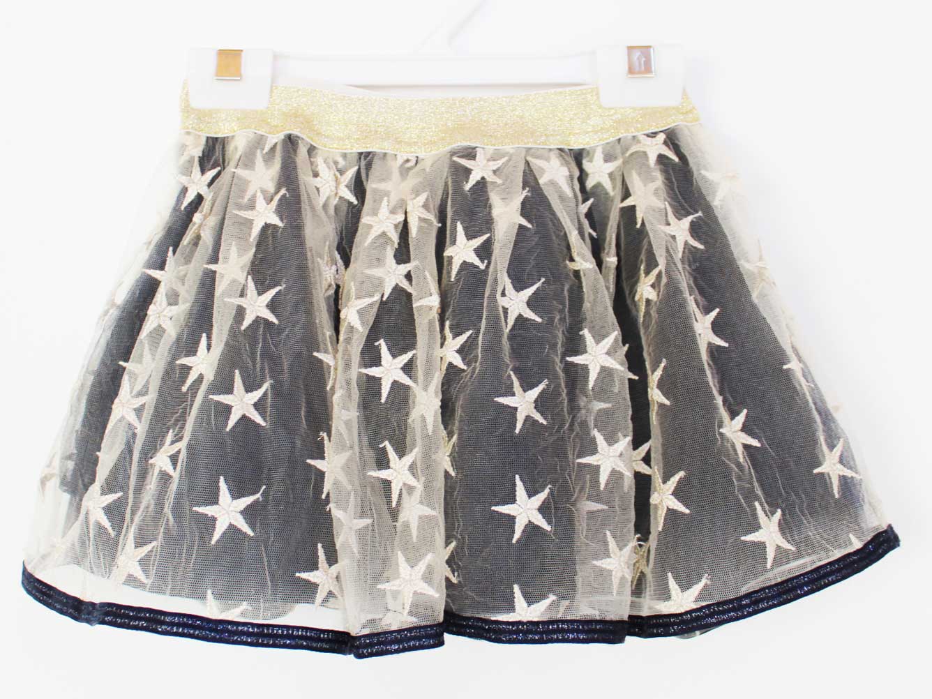 サイズ 110cm(5) 素材 ポリ100％、裏地：綿100％ 色 ベージュ、濃紺、ゴールド 汚れ、ダメージ等 前左中央に縦状の引っ掛けがありますが、ほか汚れなどはありません 使用感ランク AB 性別 女の子 その他 ウエスト総ゴム 裏地あ...