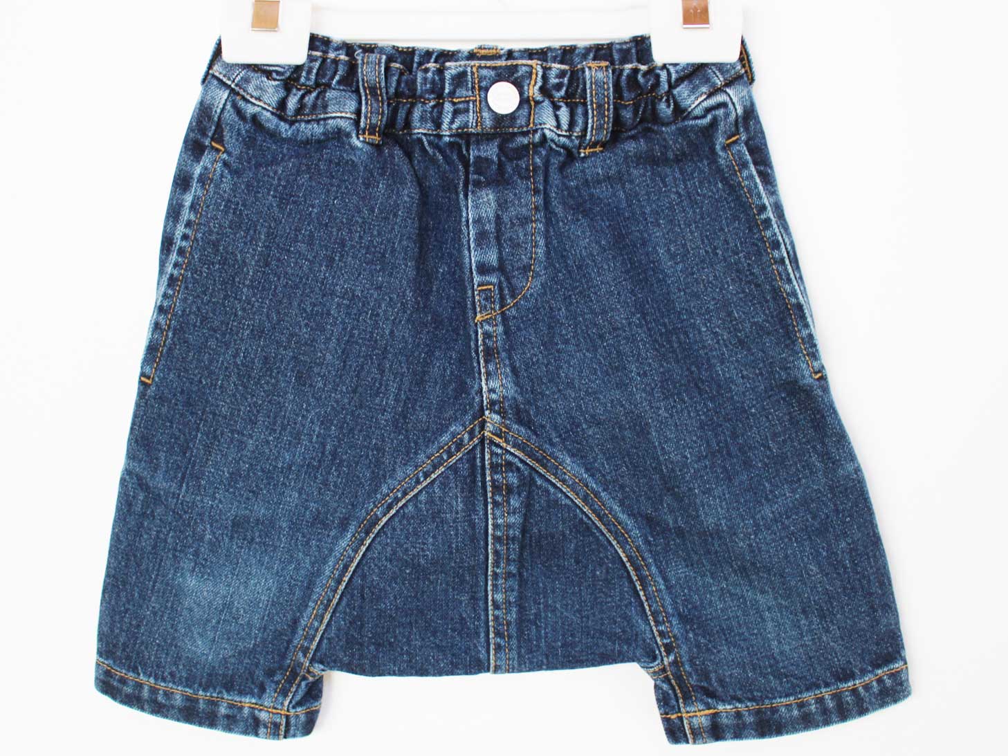 サイズ 90cm 素材 綿70％、麻30％ 色 インディゴブルー 汚れ、ダメージ等 ウエストや背面ポケット周りなどに色褪せがありますが、ほか汚れなどはありません 使用感ランク AB 性別 男の子 その他 フロント部分、開閉しません ウエスト...