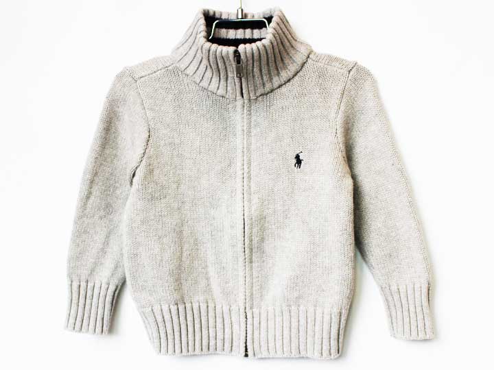 サイズ 100cm(3/3T) 素材 綿100％ 色 グレー、紺 汚れ、ダメージ等 袖口に軽い汚れがありますが、目立つものではありません 使用感ランク A 性別 男の子 その他 前中央、ジップアップ 腹部左右にポケット付き ニット生地 左胸...