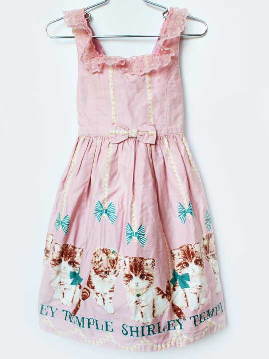 サイズ 120cm 素材 綿100％ 色 ピンク、ブルー、白ほか 汚れ、ダメージ等 背面スカート裾に軽い汚れ、ウエストのリボンなどに軽い色褪せがありますが、いずれも目立つものではありません 使用感ランク AB 性別 女の子 その他 肩からの...