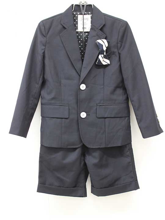 サイズ 120cm 素材 ポリエステル70％ レーヨン30％ 色 濃紺 汚れ、ダメージ等 汚れ色褪せなし。 使用感ランク A 性別 男児 その他 【ジャケット】着丈：約46cm 袖丈：約39cm 【パンツ】股下：約15cm　ウエスト総ゴム ...