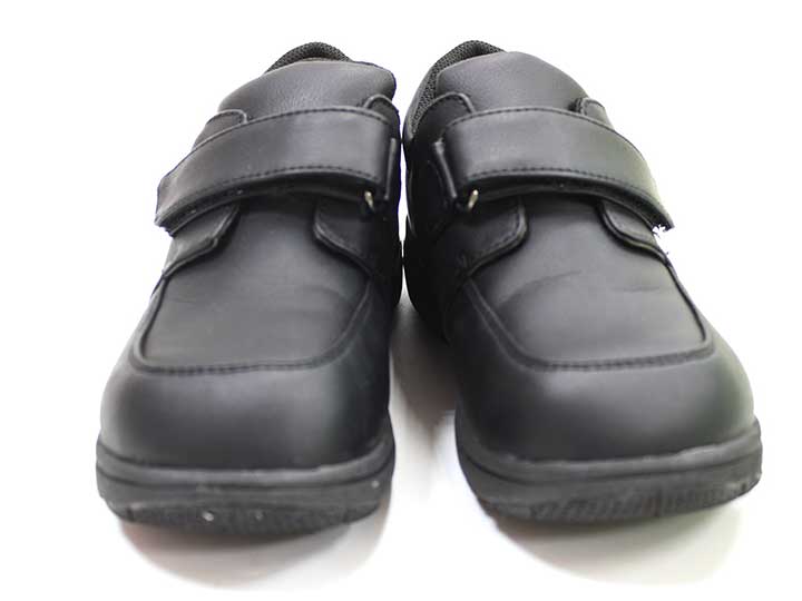 サイズ 21.5cm（2E） 素材 人工皮革、合成繊維 色 黒 汚れ、ダメージ等 キズや汚れはありません 底減りほぼなし 使用感ランク A 性別 男児 その他 参考定価￥5,390 現行品 ＊使用感Aランクは、Cを除き、あくまでも使用感のみ...