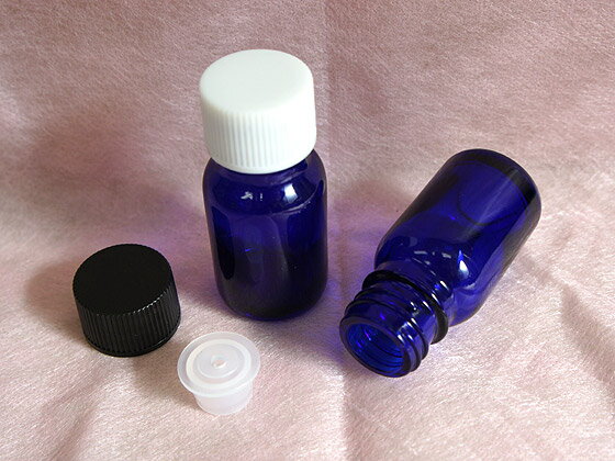 【商品サイズ】 ※下記のサイズはガラス瓶のみのサイズです 本　体：ソーダガラス パーツ：ポリプロピレン 容　量：約10ml 口外径：17.5mm 口内径：12.8mm 胴　径：26.5mm 高　さ：56mm ※穴開き栓付アロマや薬品保存にお...