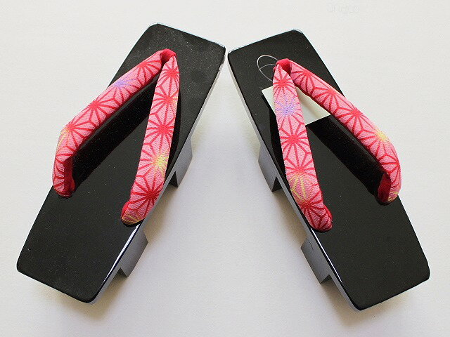 日本製・送料無料 軽くて履きやすい 女性用桐下駄&nbsp;商品の詳細品質下駄台・・・桐 日本製商品説明G3050-07　福利宇 日本製　軽くて履きやすい　レディ−ス用の高級桐台下駄です。 足に優しい太めの鼻緒となっておりますので、　浴衣着...