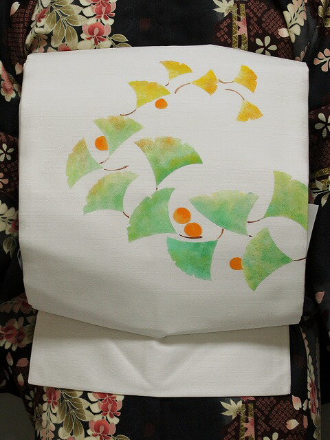 すぐに着用できます 季節に合わせて趣の柄を おしゃれな正絹名古屋帯 &nbsp; 商品の詳細 品質 絹100％ 商品説明 V7335-08 塚羽宇 こちらはすぐに着用できる　お仕立て済の正絹名古屋帯です。 趣のある柄で　季節を感じながらさり...