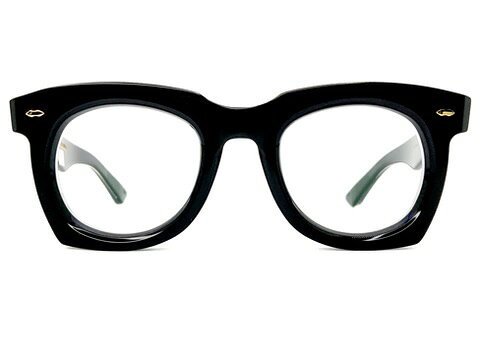 ブランド【ジャックマリーマージュ Jacques Marie Mage】についてアクションスポーツ、時計などラグジュアリープロダクトのディレクションを経たフランス出身のデザイナー、ジェローム・ジャック・マリー・マージュ氏が、2015年LAを...