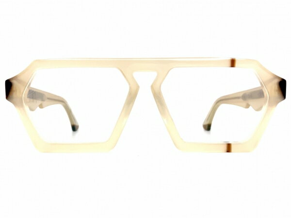ブランド【フィンアイウェア Ffin Eyewear】についてFfin Eyewearは、アーティスト兼ジュエリーデザイナーAnna Lewisが手がける、英国ウェールズ発の独立系アイウェアブランド。イタリア製の高品質かつサステナブルな素材...