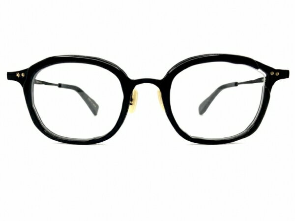 ブランド【マサヒロ マルヤマ MASAHIRO MARUYAMA】についてMASAHIROMARUYAMAは「未完成のアート」を掲げ、左右非対称や削り残しなど“途中”の痕跡をデザインに昇華する、2011年誕生の福井発アイウェアブランド。フリ...