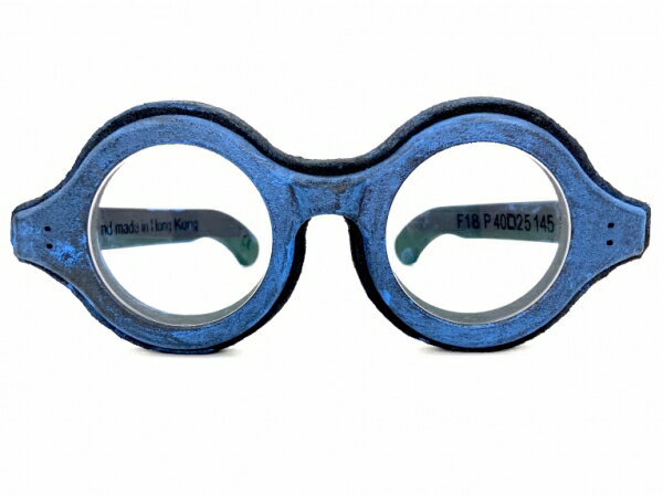 ブランド【トゥエンティトゥディグリーアイウェア 22 Degree Eyewear】について22 Degree Eyewearは、香港で生まれた実験的なアイウェアブランド。北緯22.16〜22.38度の地域をルーツに持ち、デザイナーで職人の...