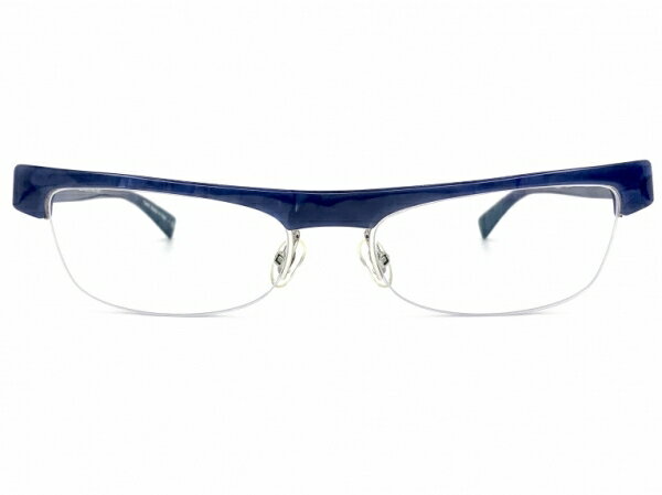 ブランド【アランミクリ alain mikli】についてalain mikli は1978年にフランスで創業されたアイウェアブランド。「見るため、そして見られるためのアイウェア」を掲げ、アーティスティックな造形と大胆な色彩で眼鏡をファッショ...