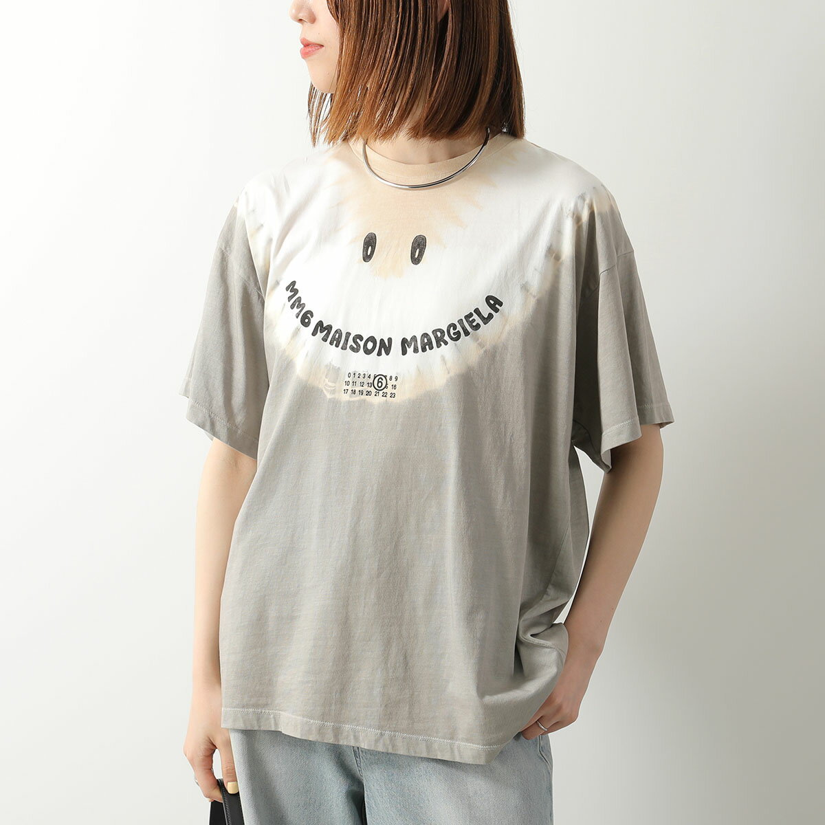 商品説明 ・コットン製クルーネック半袖Tシャツ ・フロントにスマイリーデザインとナンバリングロゴプリント ・バックにはメゾンを象徴するホワイトステッチ ・リラックスフィット アイテム レディースアイテム≫トップス≫Tシャツ・カットソー≫半袖...