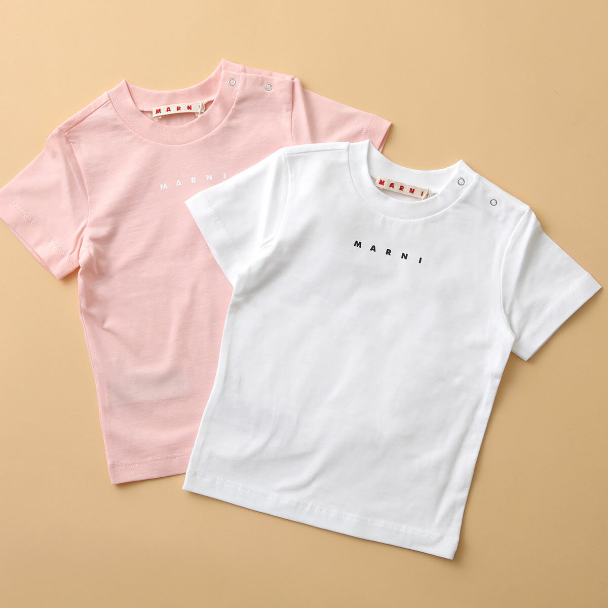 商品説明 ・コットン素材の半袖Tシャツ ・フロントにプリントロゴ ・クルーネック アイテム キッズ・ベビーアイテム≫トップス≫Tシャツ≫半袖 ブランド MARNI(マルニ) 型番 M01785 M00RF サイズ(cm) 【12-18】肩 ...