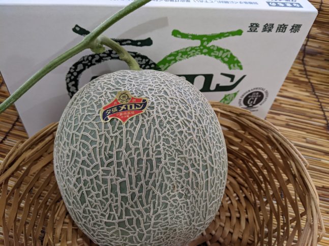 販売品商品説明 販売品名称 送料無料！ 夕張キングメロン 上質秀品　1玉 化粧箱1玉入れ（1玉当たり　1.5kg以上） 品種 化粧箱入り夕張キングメロン 産地 北海道夕張産 &nbsp;発送方法 同梱について 夕張メロンは時期によって熟度 ...
