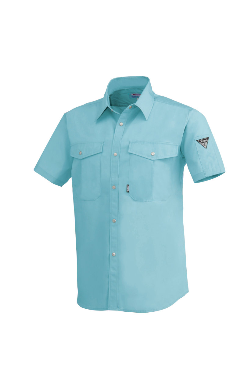 ワークウェア 素材：CVCシーチング 綿55％ ポリエステル45％（超低温加工+POSTキュア加工） 機能：ソフト風合い 防縮防シワ加工 形態安定加工 抗菌防臭加工 帯電防止素材 綿混素材 胸ポケット（巾14cm×深さ16.5cm） 付属：...