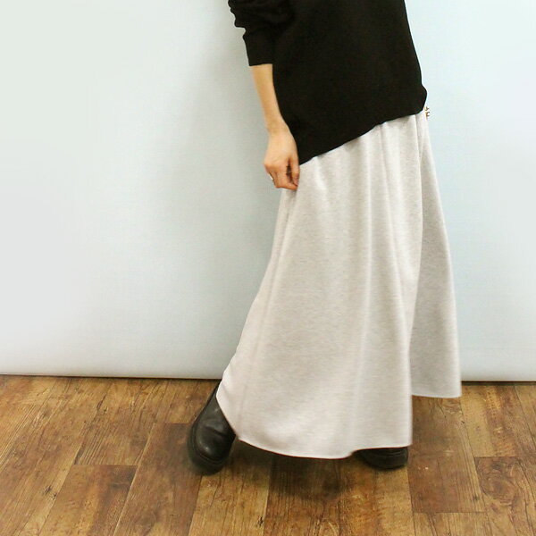 ボンバースカート☆ 毛布のような滑らかな毛並みと圧倒的な暖かさが注目のボンバーヒート素材を使用。 四枚ハギの程よい分量のフレアシルエット。 ウエストは総ゴム仕様の楽な穿き心地。 後ウエストのブランドパッチもさりげないアクセント。 手洗い可 ...