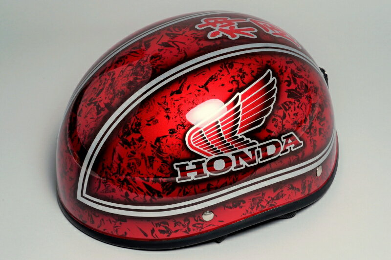 ■特長ホンダ4miniユーザー様必見のダックテールヘルメットスクエアデザインです。ハンドメイドペイントを施したオリジナリティに溢れたヘルメットです。職人が仕上げた、マニア必見のアイテムです！■カラー神風デザイン ラップ×レッド■サイズ57〜...