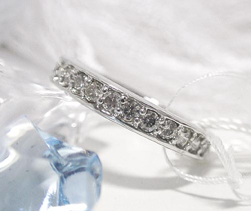 大事な時につけていたい・・・ 輝きの美しさと満足度の高いクオリティ フルエタニティの豪華さを、大切なあの人に贈りましょう。 商品詳細 ■フルエタニティリング ■素材　：プラチナ900 ■石　　：ダイヤモンド1.00ct ■最大幅：約3.5m...