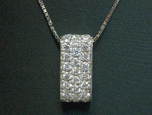 商品詳細 ハート＆キューピッド使用の、ハイクラスリングです！ こちらは、1.30ctダイヤモンドのシンプルデザインネックレスになります。 商品詳細 ■素材　：Pt900 ■ダイヤ：1.30ct ■最大幅：幅8.9mm×高20mm×厚5.8m...