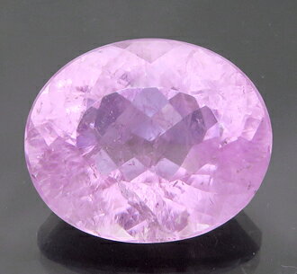 ライラックピンクのスポジュメン/ 16.68ct　17.7x14.7x9.1mm/ 宝石名:スポジュメン/ 亜種名:クンツアイト/ プロモート名:クンツアイト/ 産地:アフガニスタン/ 産状:ペグマタイト/ 色:ライトレディッシュパープル(...