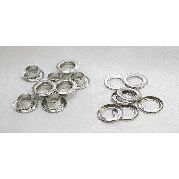 サイズ (概寸）D=23.0mm/d=12.5mm/l=8.0mm 28番のハトメ・シルバー座金付きです。材質は真鍮製です。座金にもメッキが掛かっています。 ハトメは潰してはめますが、潰す時若干内径が狭くなります。28番ですと、d寸が12....