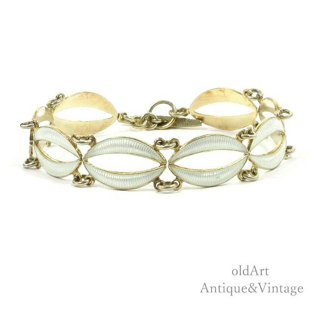 こちらは、1950年代にデンマークのデザイナーVolmer Bahnerボルマーバーナーが制作したヴィンテージブレスレットになります。 とても希少な一点物です。 職人の手の込んだ銀細工とエナメルの装飾がとても美しいブレスレットです。 ＊刻印...