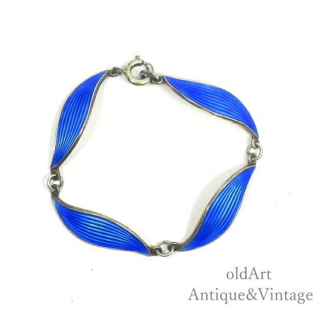 こちらは、1940-50年代に北欧ノルウェーのデザイナーAksel Holmsenが制作したヴィンテージブレスレットになります。 とても希少な一点物です。 職人の手の込んだシルバー彫刻と綺麗なエナメル装飾がとても美しいブレスレットです。 ＊...