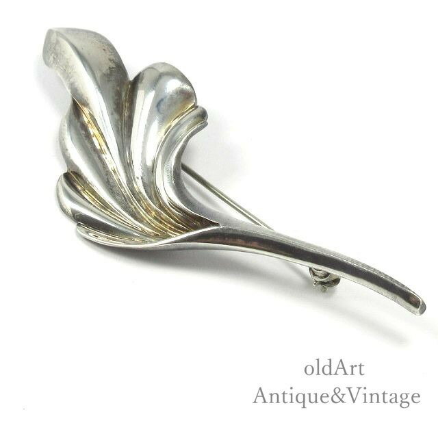 こちらは、アメリカ製ヴィンテージCharles Krypellのコスチュームジュエリーシルバー製ブローチになります。 曲線と繊細な銀細工が美しいブローチです。 ＊色：シルバー ＊素材：スターリングシルバー ＊サイズ：縦幅 約26.7mm　横...